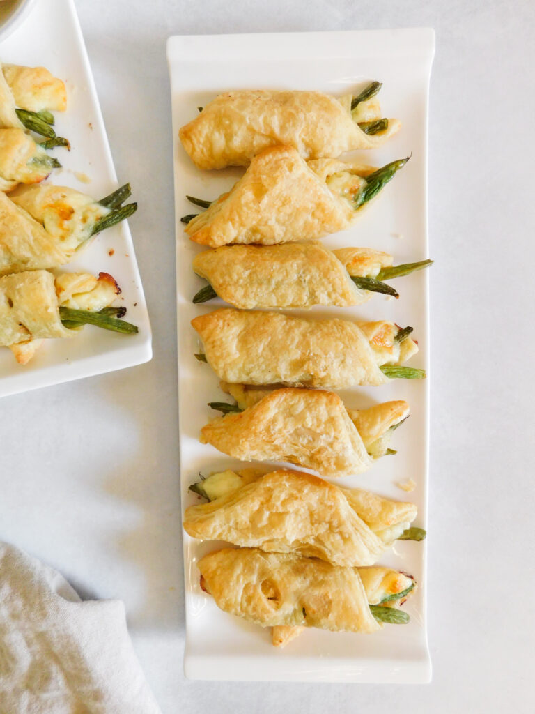 Green Bean and Brie Puff Pastry Bundles - Supermom Eats