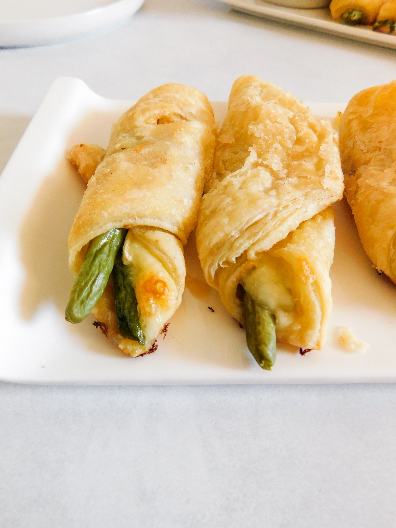 Green Bean and Brie Puff Pastry Bundles - Supermom Eats