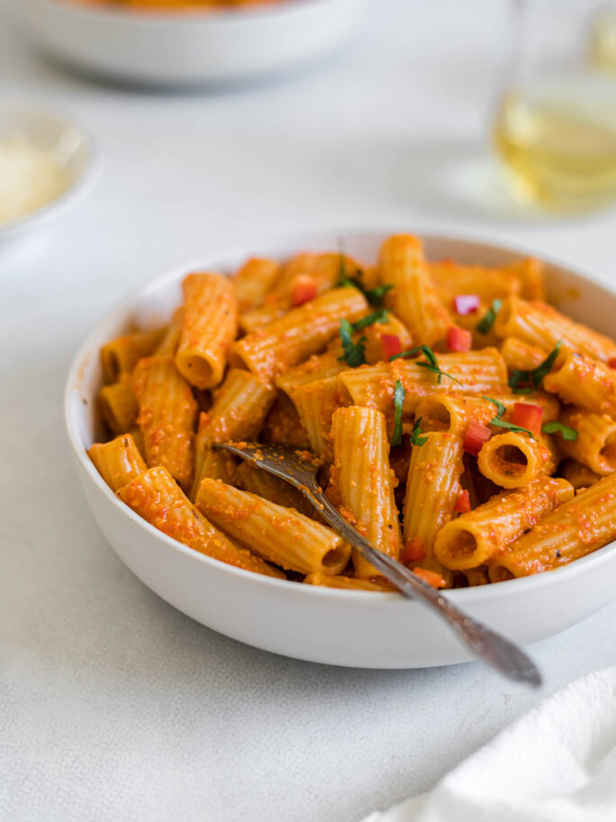 Creamy Roasted Red Pepper Rigatoni - Supermom Eats